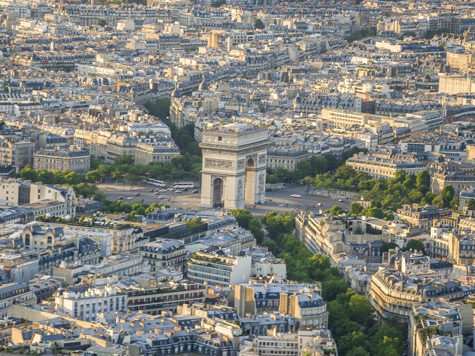 10 Cose da Sapere Prima di Andare a Parigi nel 2026