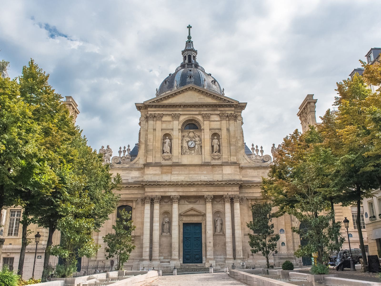 Quartieri di Parigi: Guida ai 10 più Belli da Visitare nel 2025