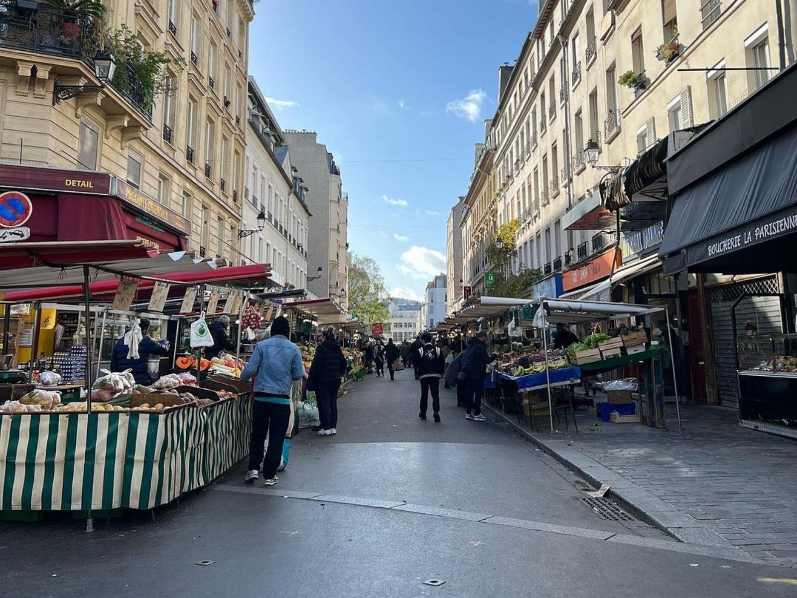 París en Mayo: 10 Cosas Que Ver y Hacer y Cómo Vestirse 2025
